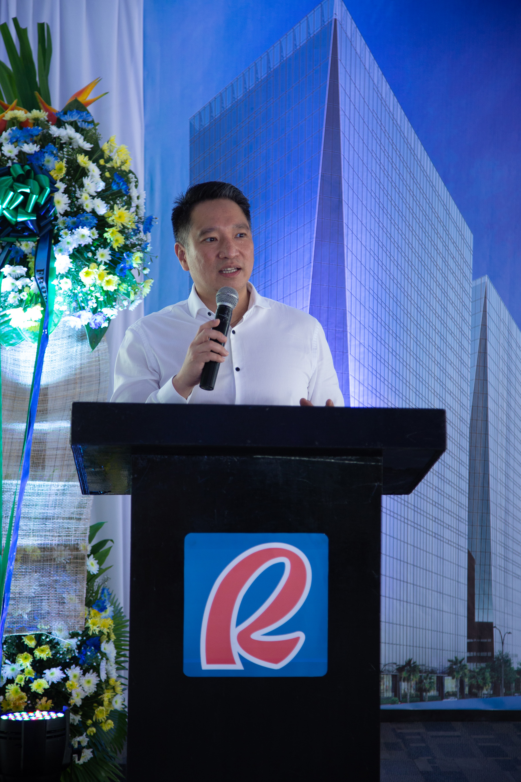 Ushering in the Future of Workspace: Robinsons Land Tops off GBF Center 1 | Robinsons Offices